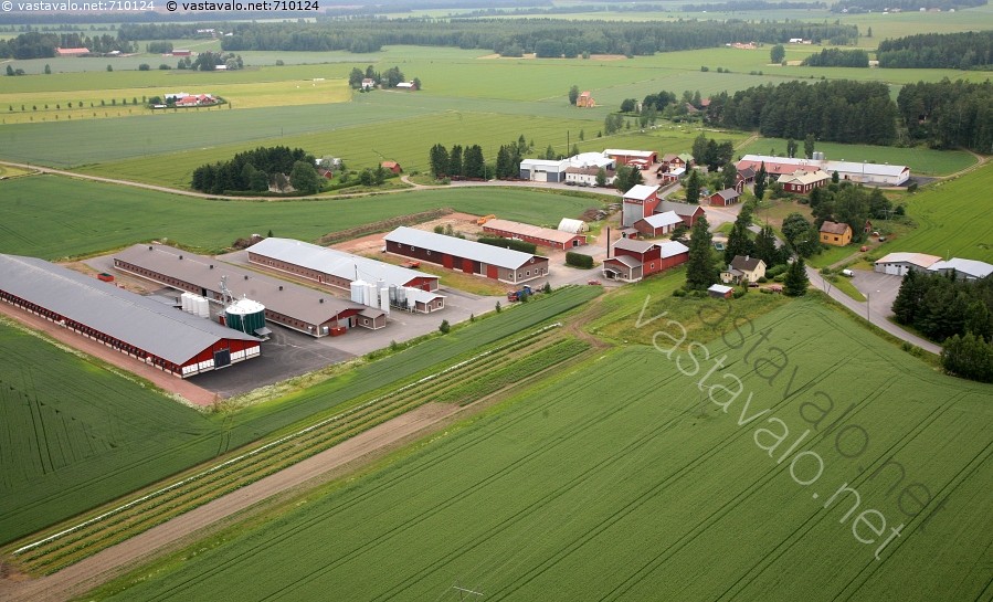 Kuva: Maatila Paneliassa - ilmakuva ilmavalokuva maatila peltoaukea ...