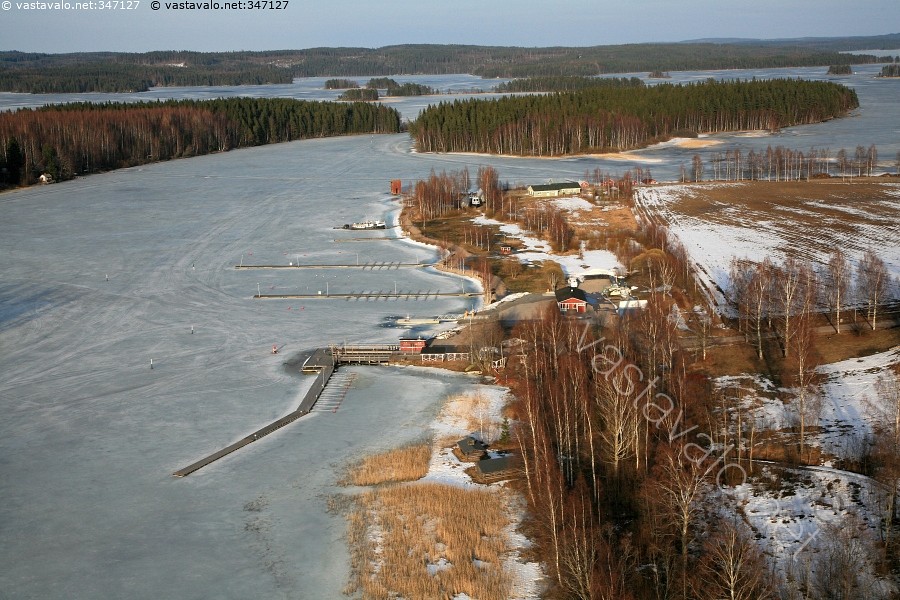 Kuva: Ruoveden laivaranta keväällä - ilmavalokuva ilmakuva Häme ...