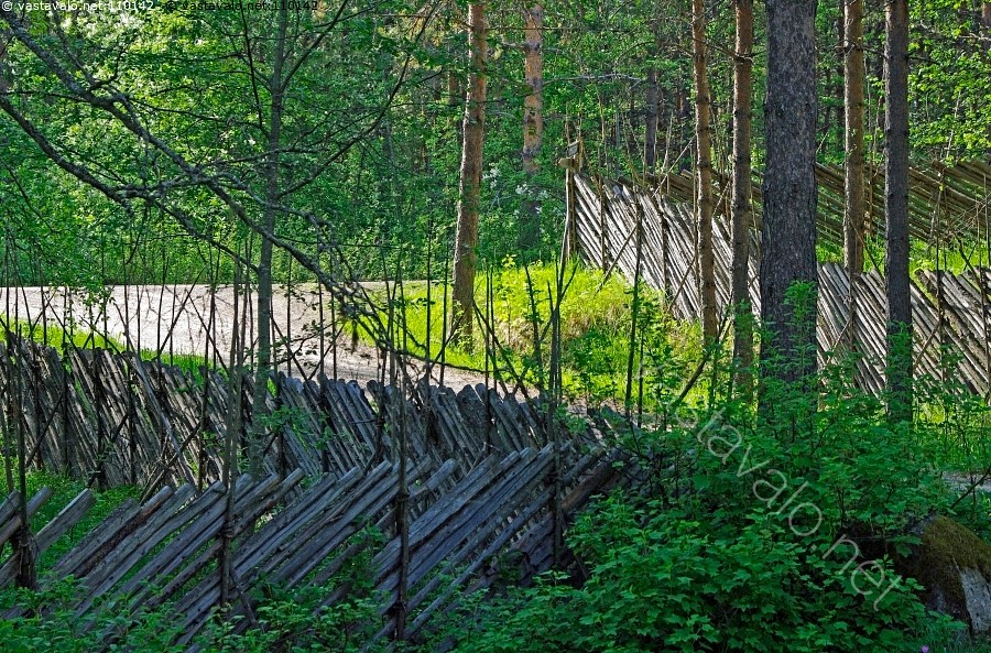 Kuva: Aitoja aitoja - aita aidat pisteaita pistoaita riukuaita puuaita ...