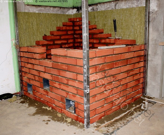 Kuva: Leivinuunin muuraus - tiili tiilet muurarinvasara laasti ...