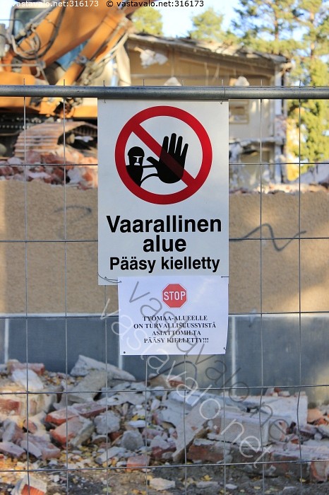 Kuva: Vaarallinen alue 3 - kyltti kielto aita aidattu merkki työmaa ...