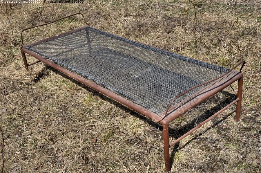 Kuva: Heteka - heteka sänky vanha rautasänky jousi jouset metallinen ...
