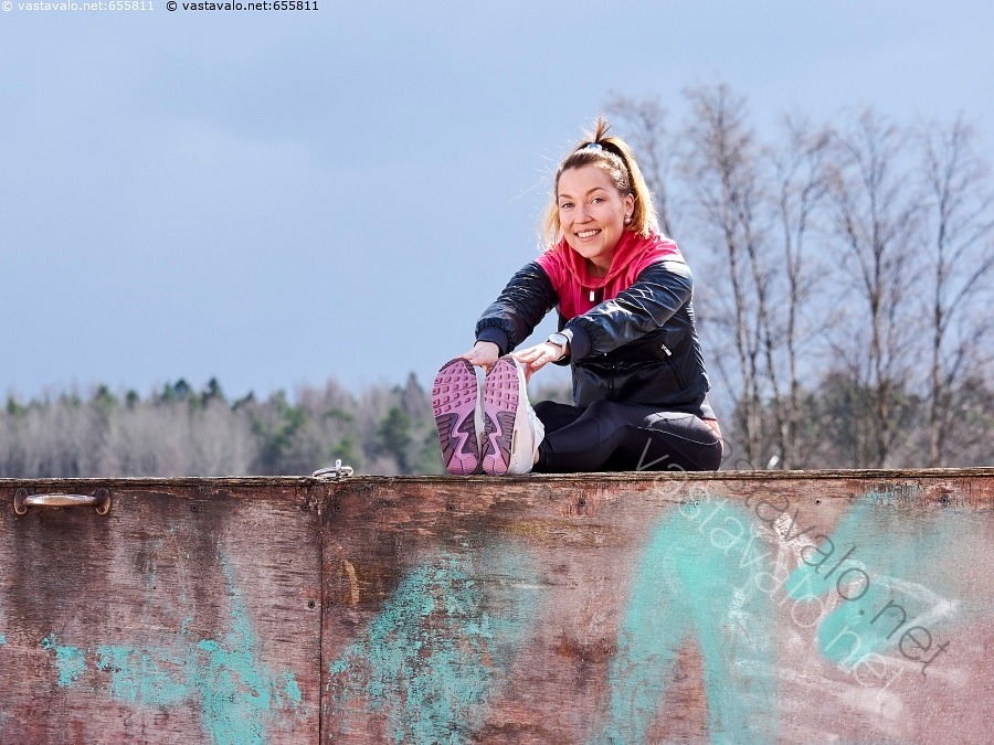 Kuva: Venyttelyä - aikuinen aktiivinen aktiivisuus aktiviteetti ...