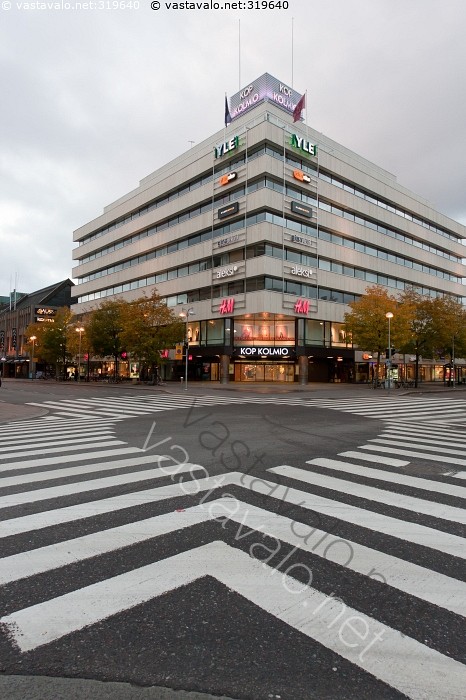 Kuva: KOP-kolmio - kauppakeskus kerrostalo Turku risteys katu asfaltti ...