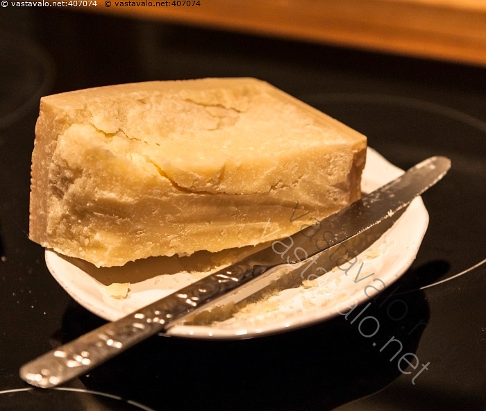 Kuva: Parmesan - italialainen kova juusto Parmesan Parmesaani ruoka ...