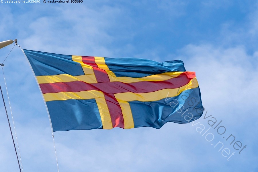 Kuva: Ahvenanmaan lippu liehuu - Ahvenanmaan virallinen lippu ...