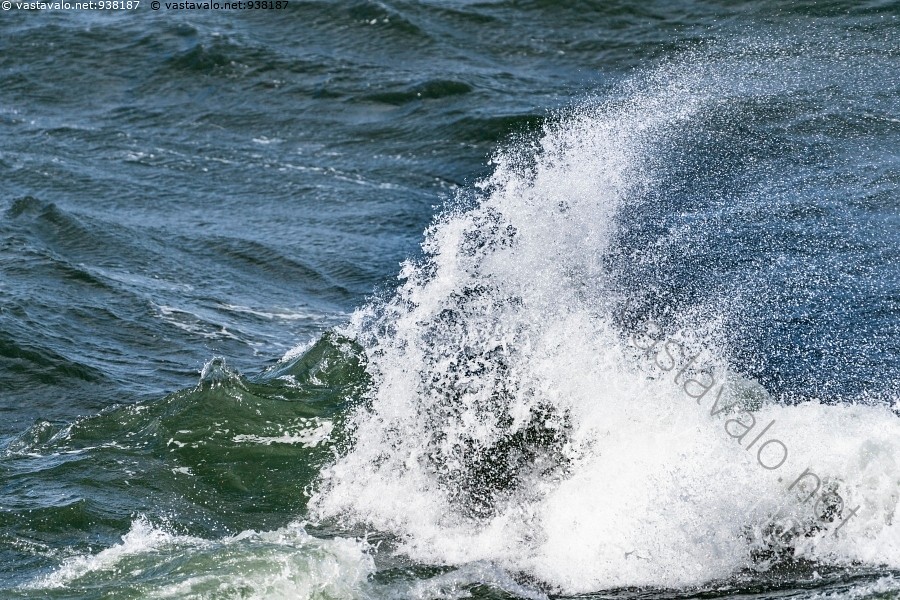 Kuva: Tuuli tarttuu aaltoon - aalto aallot merenkäynti tuulinen keli ...
