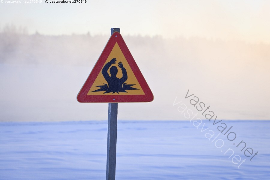Kuva: Varo heikkoja jäitä - Varoituskyltti Ounaskoski Rovaniemi höyry ...
