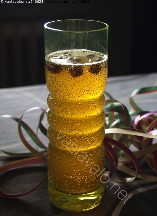 Kuva: Simalasi - sima simaa juoma vappu raikas kuplat hiilihappo ...