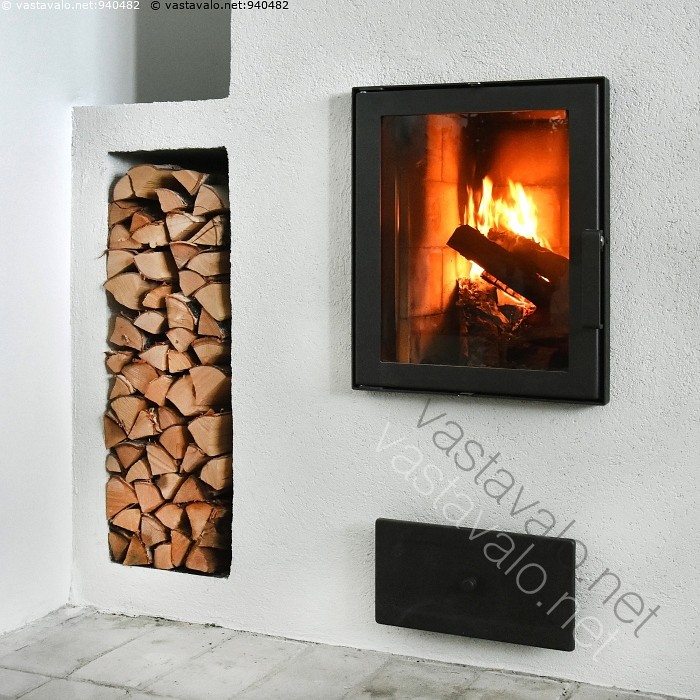 Kuva: Varaava takka - tuli takka varaava valkoinen rapattu luukku lasi ...