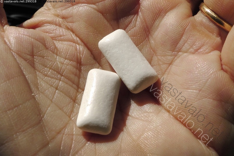 Kuva: Purukumi - purukumi purukumit purkka purkat valkoinen ksylitoli ...