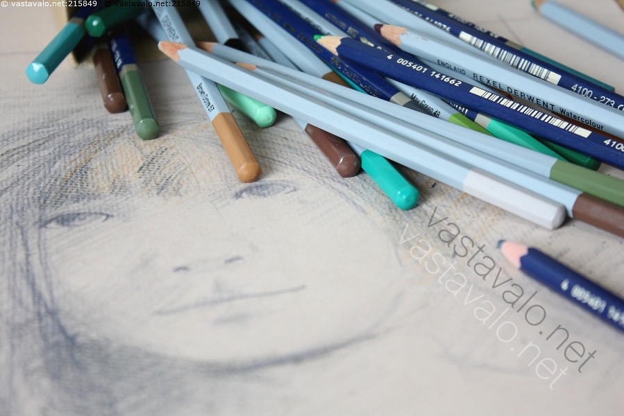 Kuva: Piirtämistä puuväreillä - piirtää luonnostella hahmotella ...