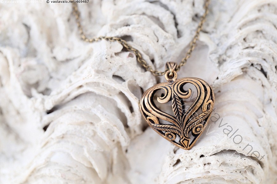 Kuva: Koru - kaunis sydämenmuotoinen koristeellinen pronssikoru koru ...