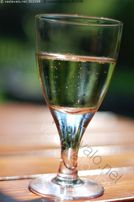 Kuva: Skumppaa - skumppa kuohuviini samppanja lasi viinilasi pöytä ...