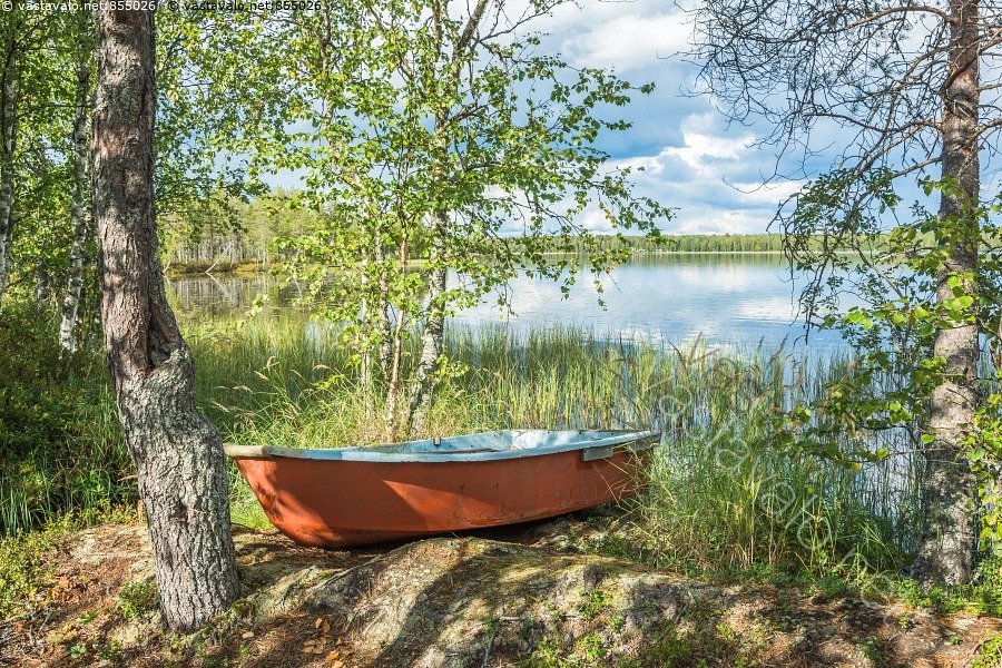 Kuva: Vene - vene soutuvene muovivene muovinen punainen järvi vesi ...