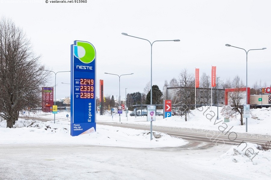 Kuva: Polttoaineen kallistuminen - huoltoasema bensa-asema kylmäasema ...