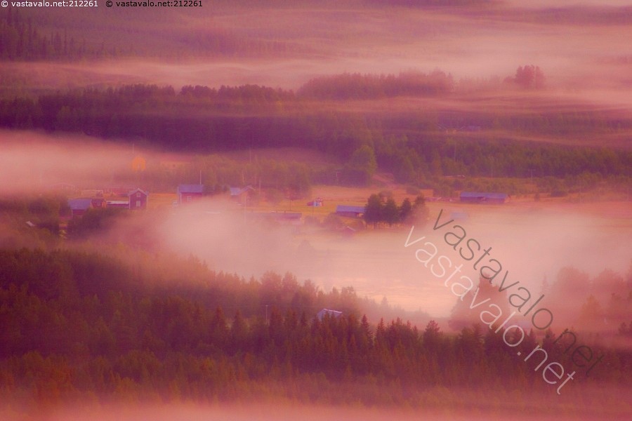 Kuva: Tuhnaja - tuhnaja ounasjoki kylä järvi jokilaakso vaara sumu aamu ...