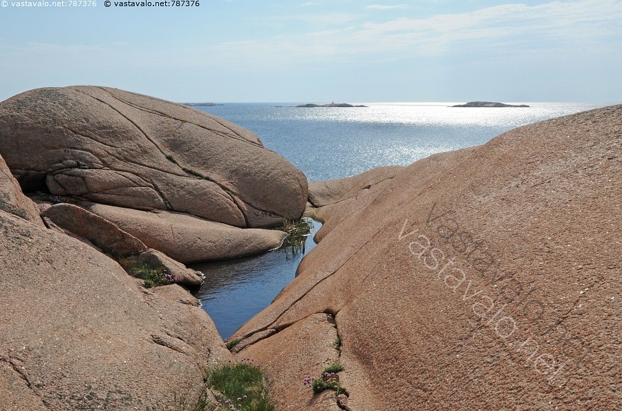 Kuva: Rantakalliot - meri vesi saari kivi kallio kalliot rantakallio ...