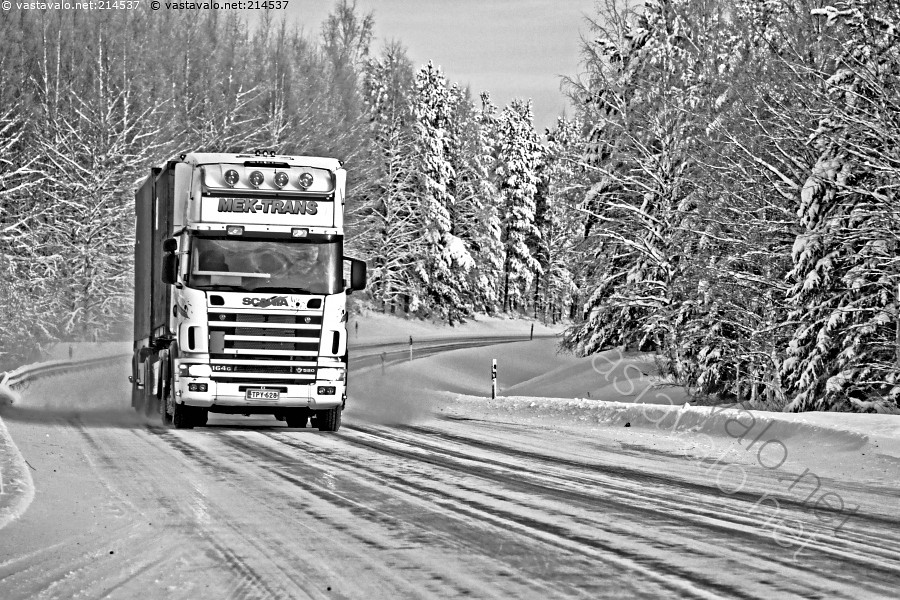 Kuva: liukkaalla tiellä - rekka auto scania rahti kuljetus tie luminen ...