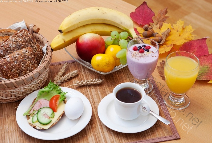 Kuva: Monipuolinen aamiainen - aamupala banaani viinirypäle rypäle ...