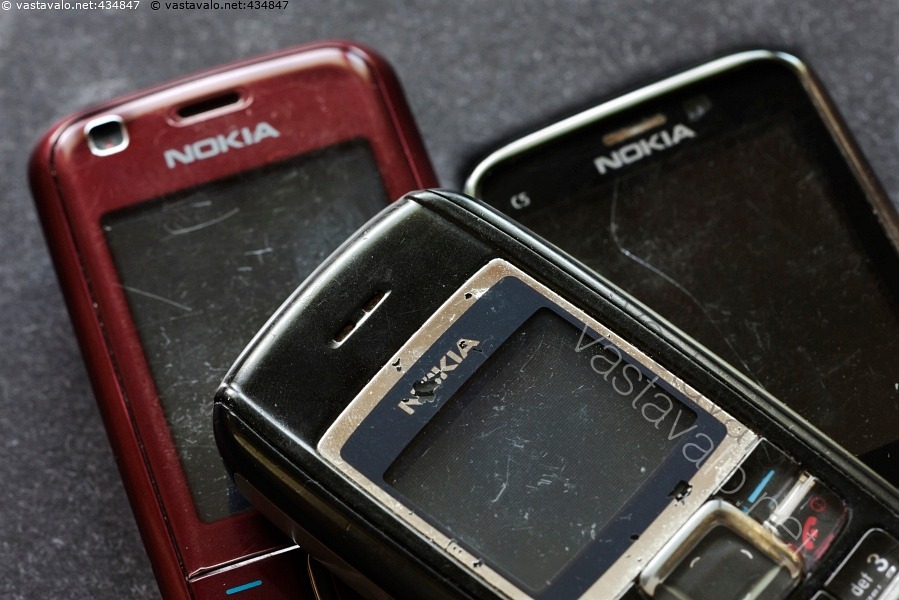 Kuva: Kolme eri mallia - Nokia kännykkä matkapuhelin puhelin käytetty ...