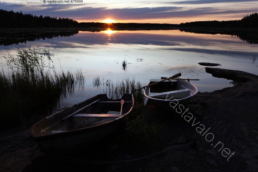 Kuva: Veneet rannalla - vene soutuvene auringonlasku järvi natura2000 ...