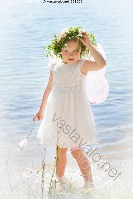 Kuva: Keiju rannalla - ihminen iloinen kaunis keiju keijukainen keijun ...