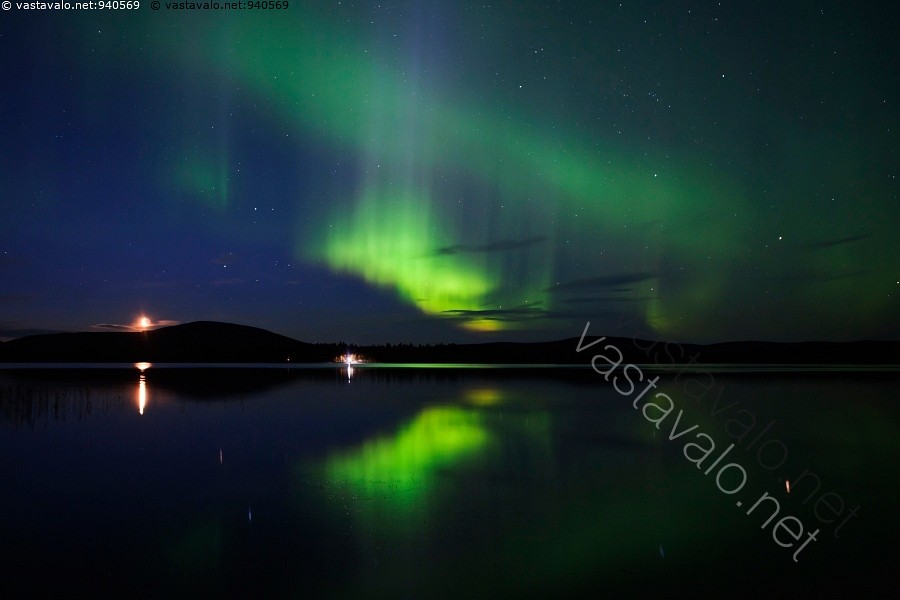 Kuva: Revontulet Jerisjärvellä - revontulet värikäs syksy maisema tähti ...