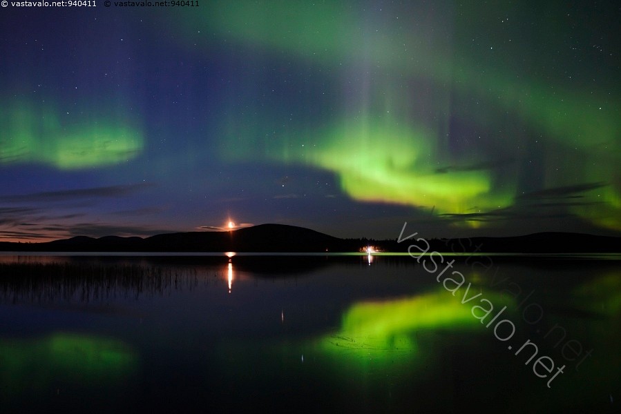 Kuva: Revontulet ja Pallastunturit - revontulet värikäs syksy maisema ...