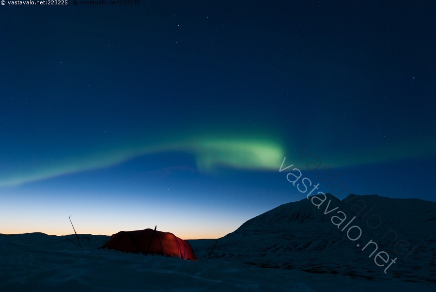 Kuva: Revontulet iltataivaalla - revontulet revontuli Aurora borealis ...
