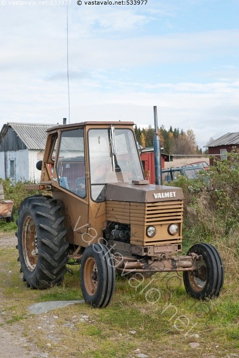 Kuva: Valmet 502 - 502 traktori työkone vanha maaseutu kone ruostunut ...