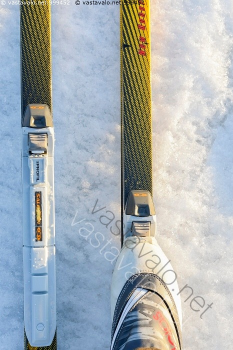 Kuva: Perinteisen hiihtotavan mono ja side - hiihtomono mono side ...