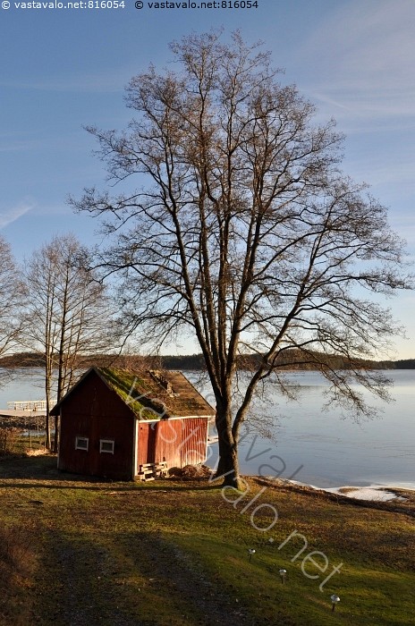 Kuva: Vanha punainen rantasauna - meri merenranta talvi Itämeri ...