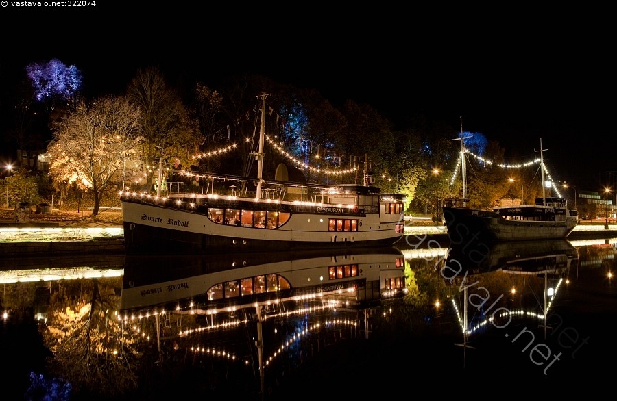 Kuva: Ravintolalaivat Aurajoessa - Turku Samppalinna valaistus Aurajoki ...