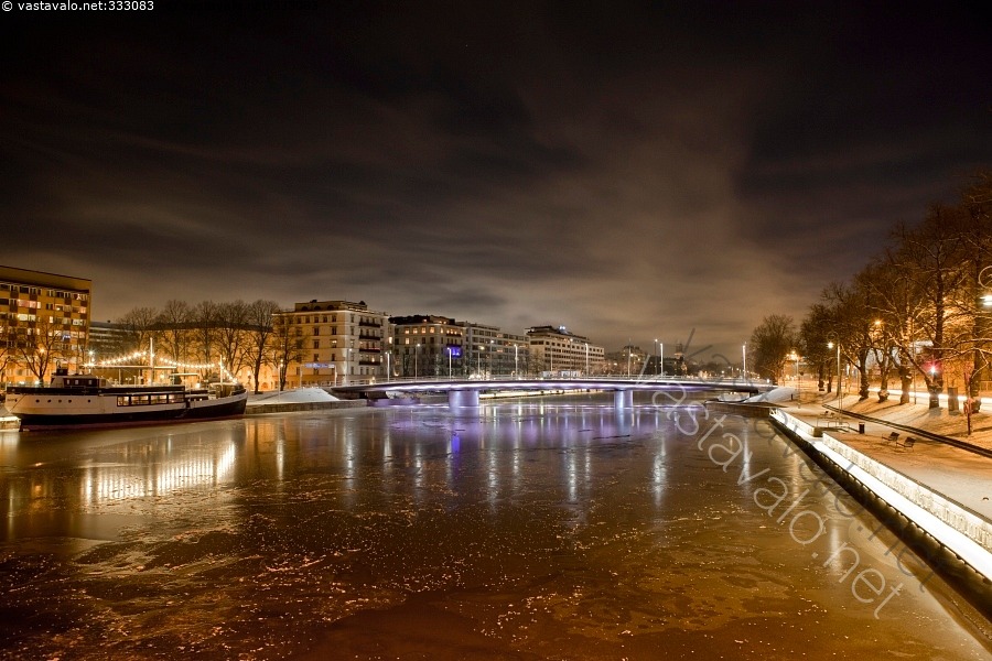 Kuva: Aurajoki jäässä - Turku Aurajoki jäinen jäässä joki maisema talvi ...