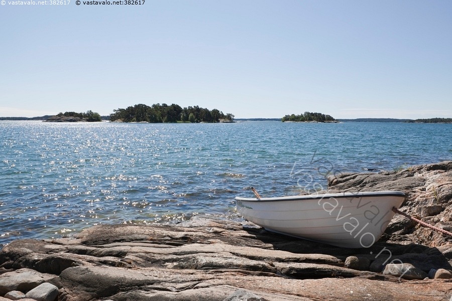 Kuva: Vene rannalla - Turun saaristo ranta merenranta kallio ...