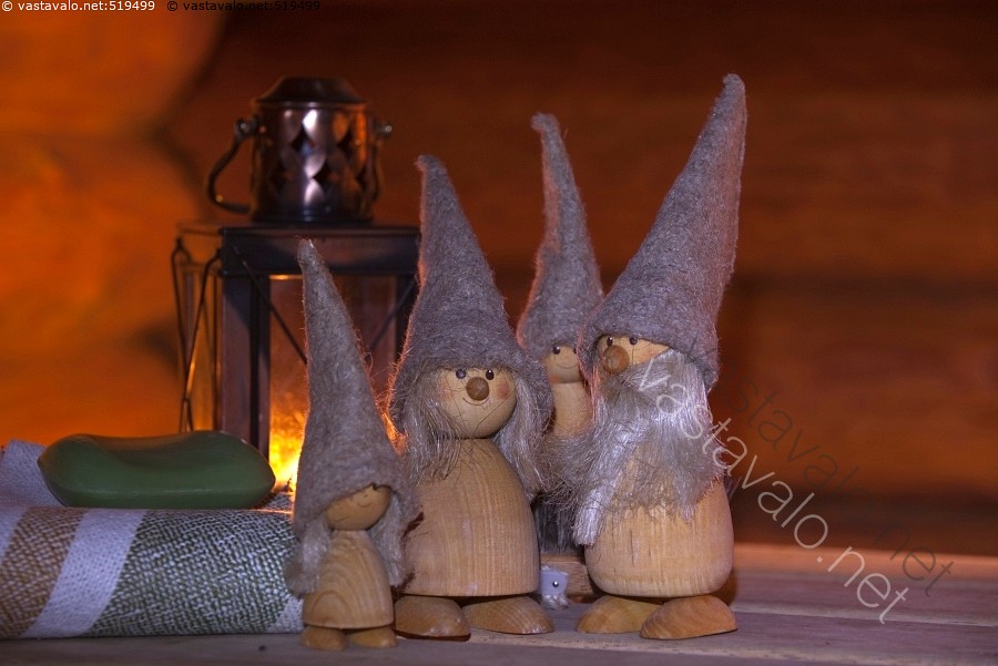 Kuva: Tonttuperhe saunassa - saunatontut sauna saunominen tonttu tontut ...