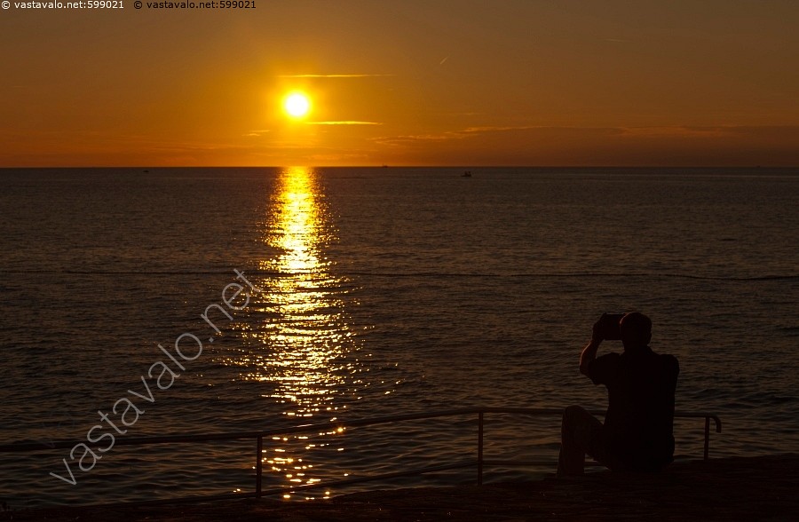 Kuva: Auringonlaskun kuvaaja - aurinko auringonlasku auringonsilta meri ...