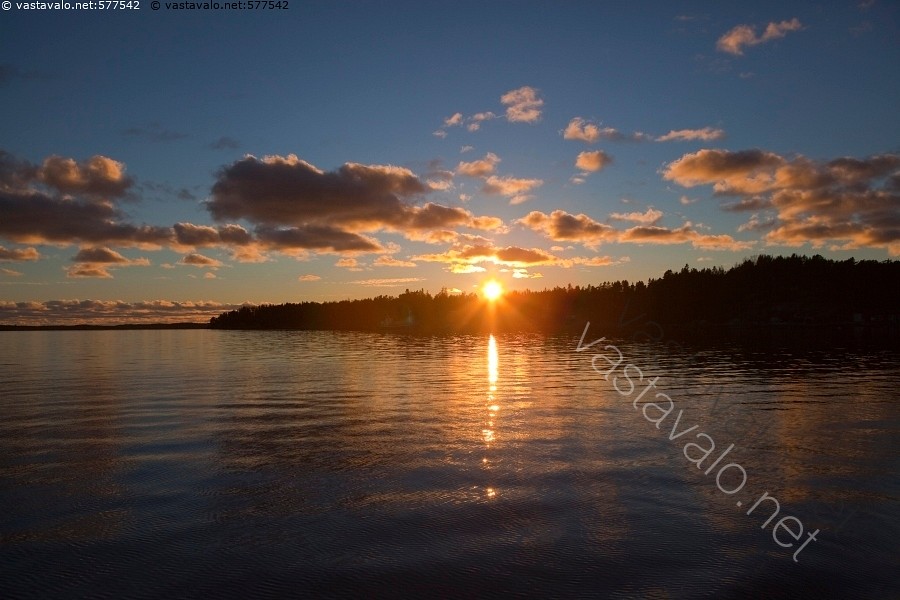 Kuva: Marraskuun aurinko - auringonlasku Turun saaristo syksy aurinko ...