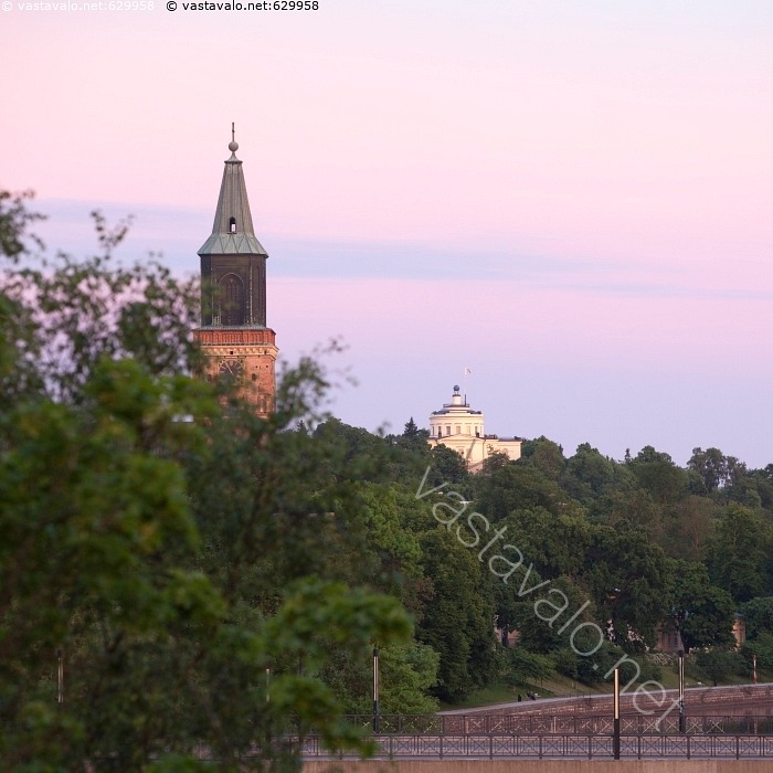 Kuva: Kirkko ja tähtitorni - Turku kirkko Turun tuomiokirkko tähtitorni ...