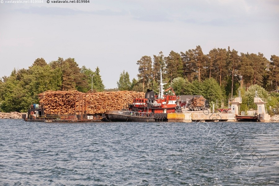 Kuva: Puunkuljetus - saaristo puunkuljetus laiva rahtiproomu proomu ...