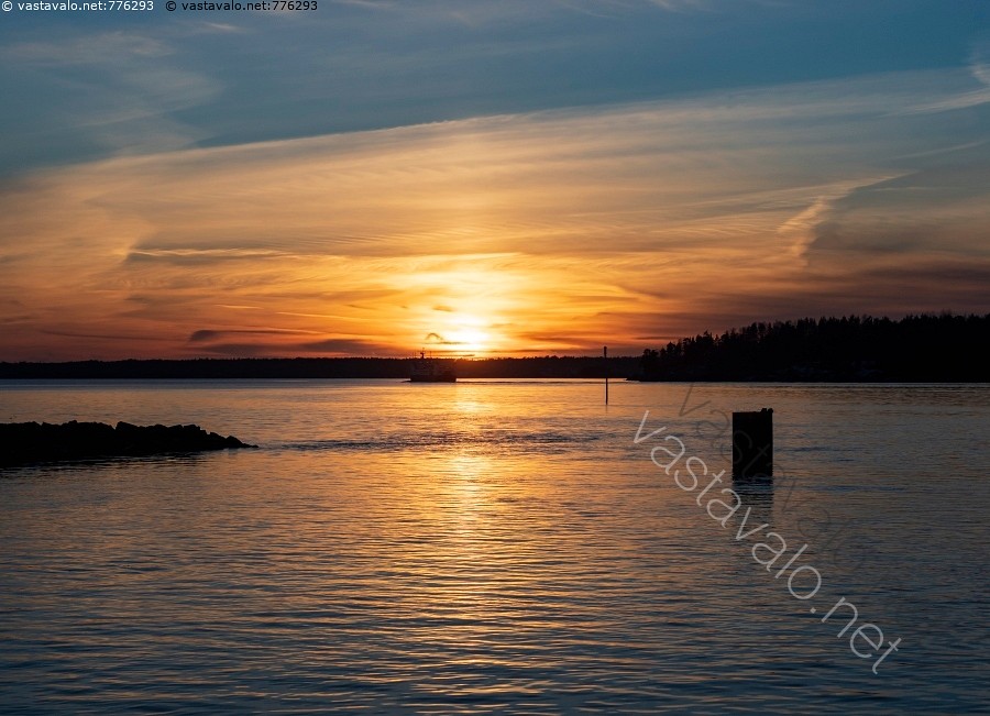Kuva: Talviaurinko - aurinko laskee auringonlasku saaristo maisema ...