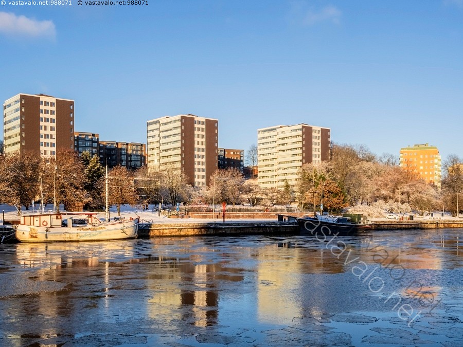 Kuva: Linnankadun taloja - Turku Aurajoki Aurajoen rannat länsiranta ...