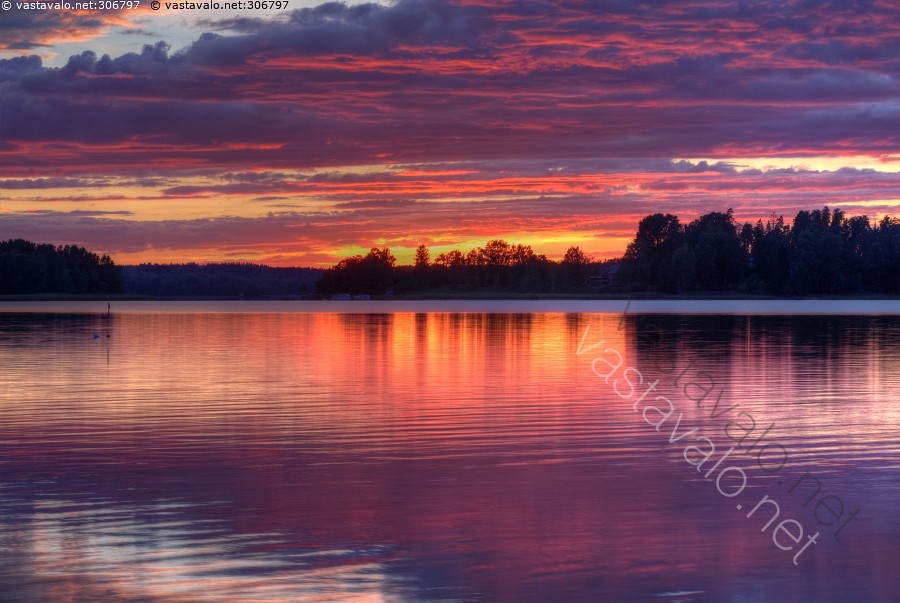 Kuva: Auringonlaskun värit - auringonlasku aurinko laskee auringon ...