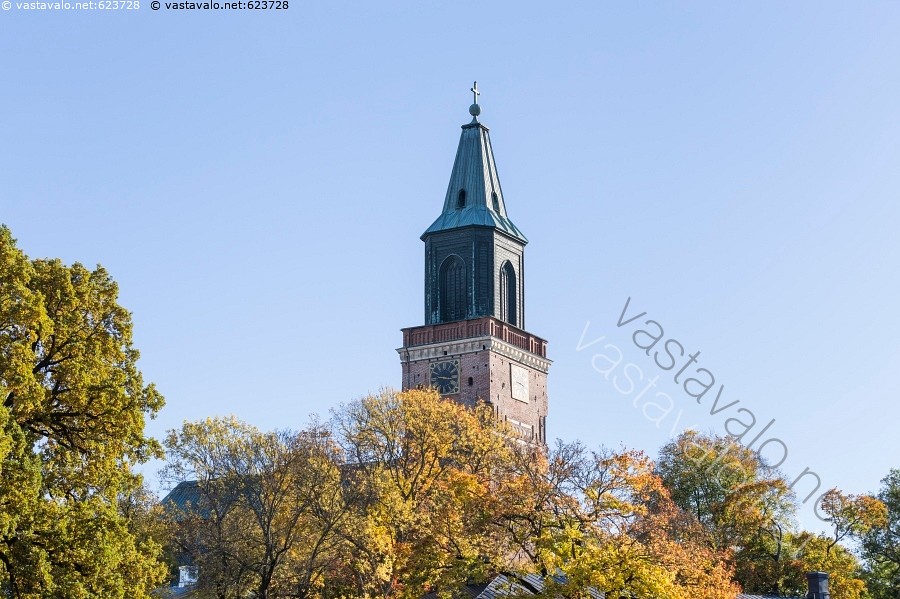 Kuva: Turun tuomiokirkko ruska-aikaan - ruska Turku Turun tuomiokirkko ...