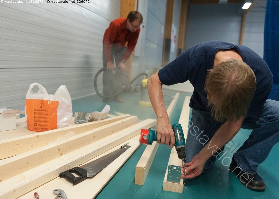 Kuva: Laadukas imuri... - akkuporakone imuri imuroida käsityö mies ...