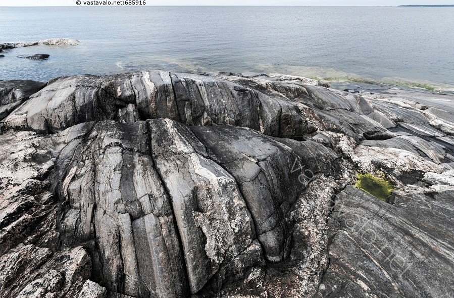 Kuva: Rantakallio - peruskallio kallio rantakallio meri merenranta ...
