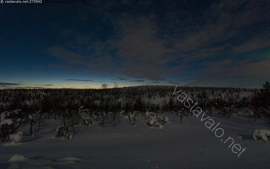 Kuva: Auringonlasku Inarissa - Lappi yö auringonlasku talvi kuutamo ...