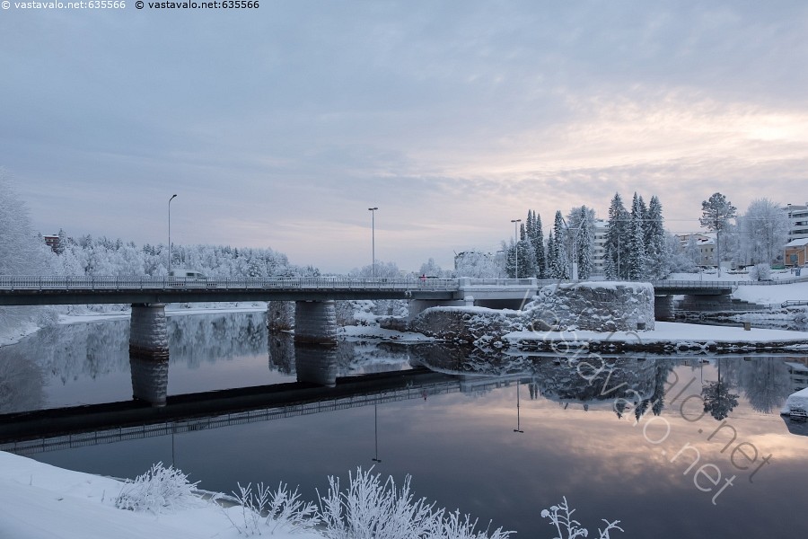 Kuva: Kajaaninjoella - Kajaani Kajaanin Kajaaninjoki heijastus joki ...