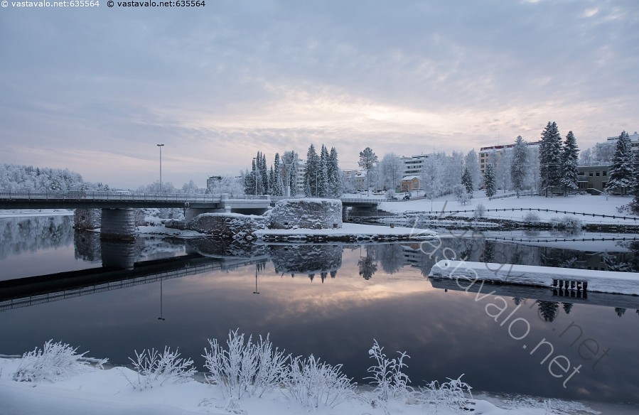 Kuva: Kajaanin linnanrauniot - Kajaani Kajaanin Kajaaninjoki heijastus ...